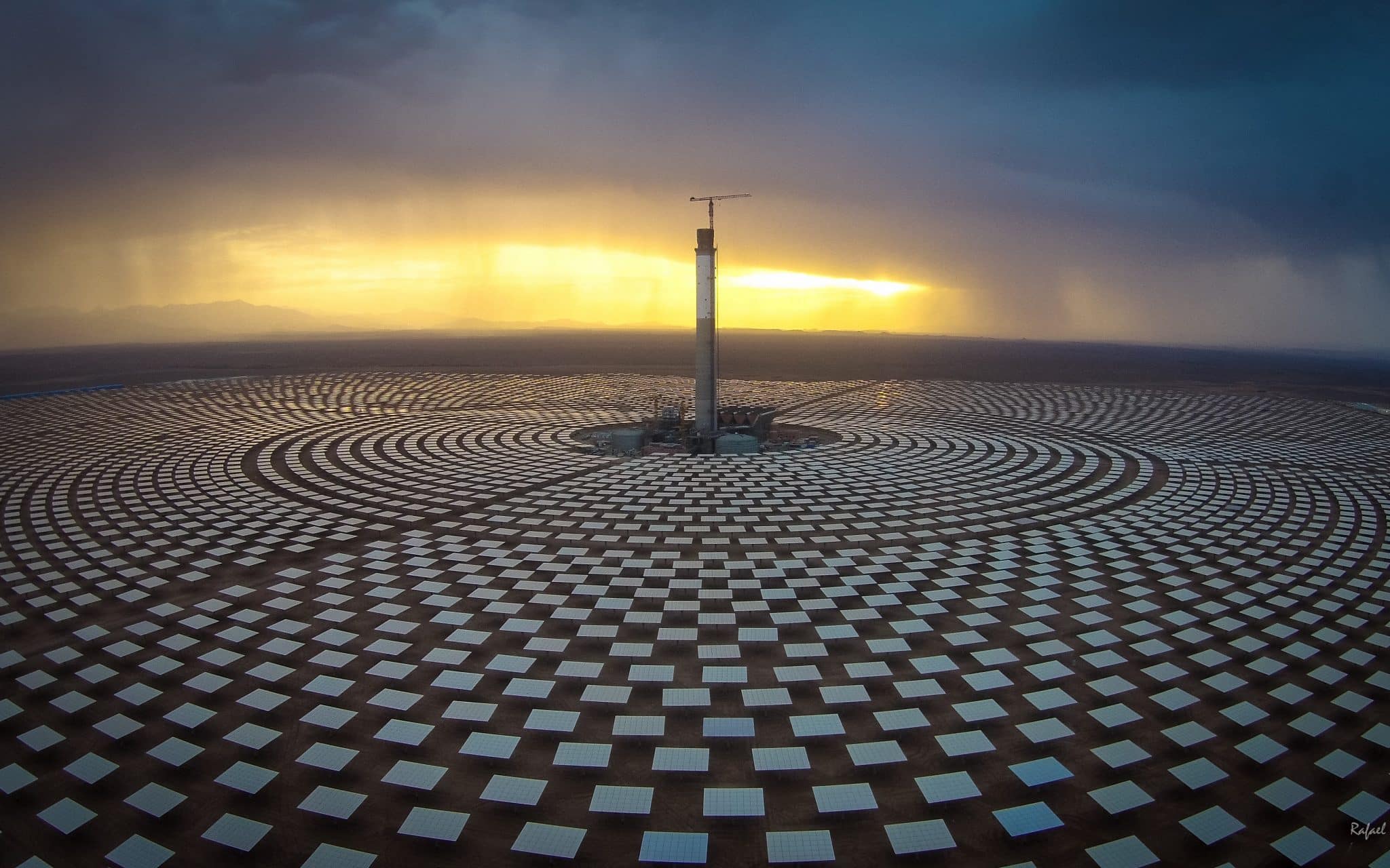 Planta termosolar de torre central NOORo III, en Ouarzazate (Marruecos ...