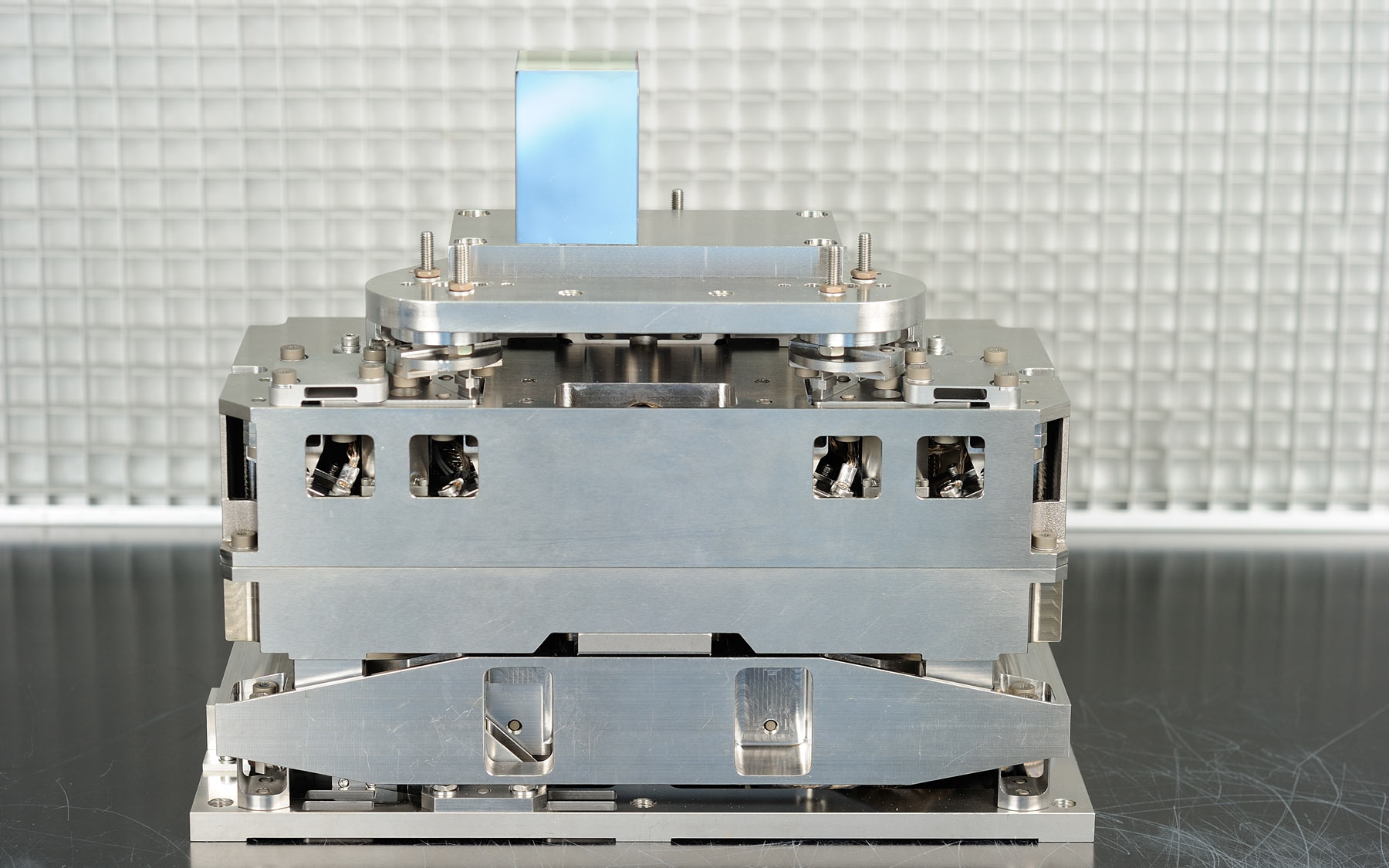 Secondary Mirror Refocusing Mechanism of the Euclid telescope