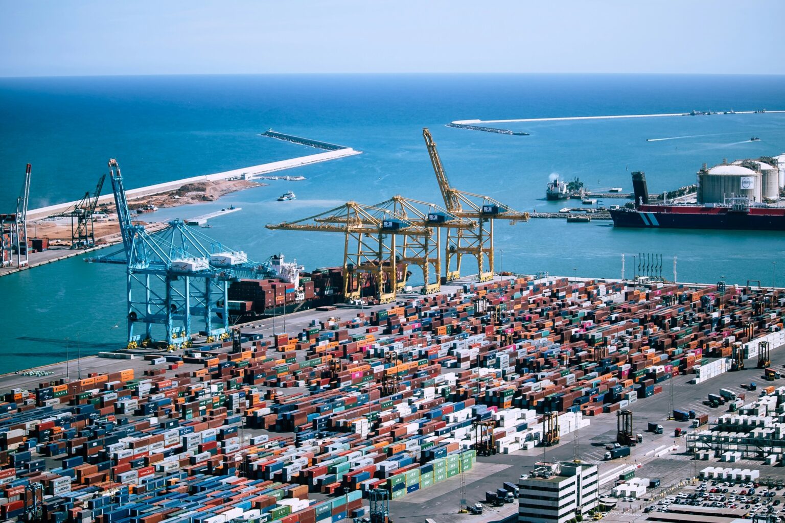 Decarbonisation of Ports: Strategies and Technologies